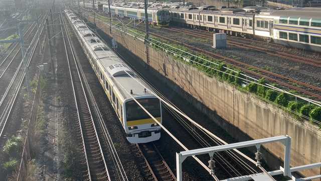 E231系 中央・総武線各駅停車 幕張駅の動画｜無料の動画素材サイト「動画AC」